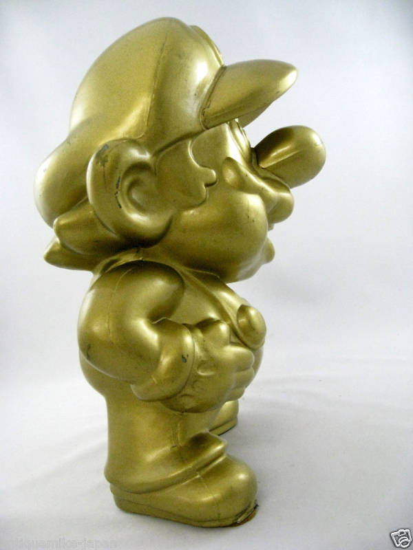 Rare Items Spotted: Gold Mario & Zelda Nintendo Statues – Video Game ...